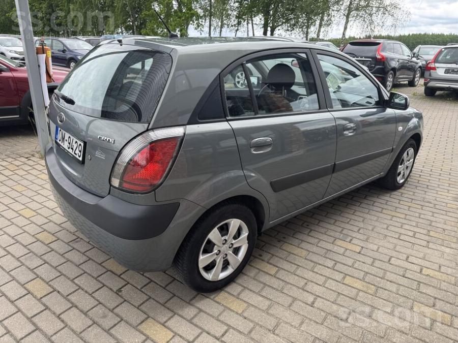 Grey Kia Rio 2010 in Talsi, with an engine capacity of 1.50 L and mileage of 206 thousand km for 3000 €, photo 5 on AUTOMOTO.COM.LV