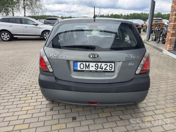 Pelēks Kia Rio 2010 Talsi, ar dzinēja tilpumu 1.50 L un nobraukumu 206 tūkst. km par 3000 €, foto 5 vietnē AUTOMOTO.COM.LV