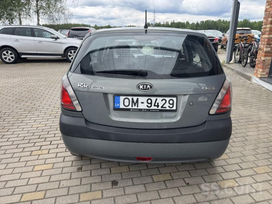 Grey Kia Rio 2010 in Talsi, with an engine capacity of 1.50 L and mileage of 206 thousand km for 3000 €, photo 6 on AUTOMOTO.COM.LV