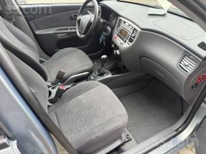 Grey Kia Rio 2010 in Talsi, with an engine capacity of 1.50 L and mileage of 206 thousand km for 3000 €, photo 14 on AUTOMOTO.COM.LV