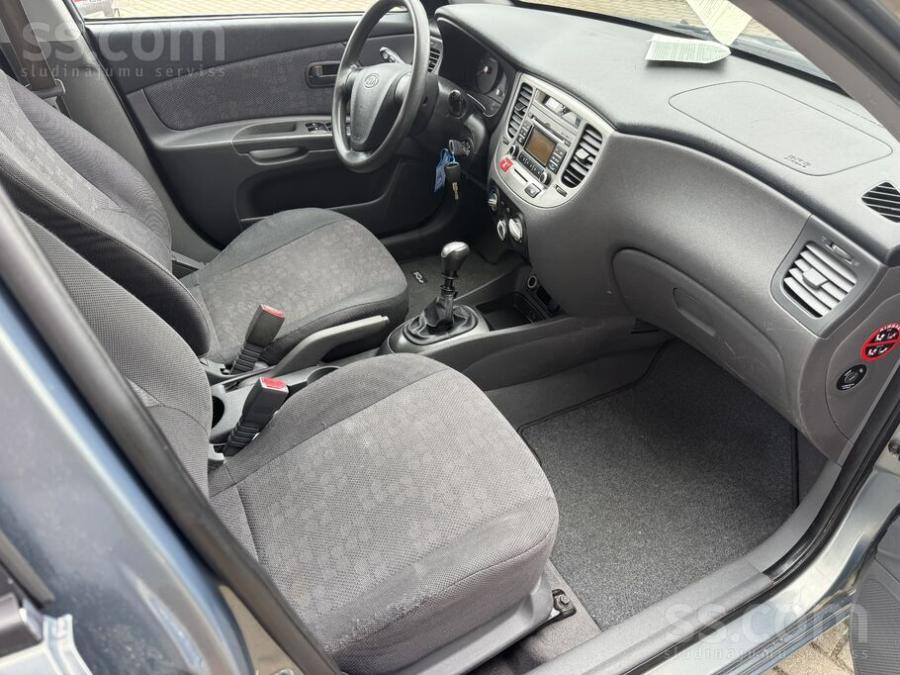 Grey Kia Rio 2010 in Talsi, with an engine capacity of 1.50 L and mileage of 206 thousand km for 3000 €, photo 14 on AUTOMOTO.COM.LV