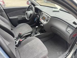 Grey Kia Rio 2010 in Talsi, with an engine capacity of 1.50 L and mileage of 206 thousand km for 3000 €, photo 15 on AUTOMOTO.COM.LV