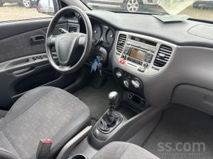 Grey Kia Rio 2010 in Talsi, with an engine capacity of 1.50 L and mileage of 206 thousand km for 3000 €, photo 16 on AUTOMOTO.COM.LV