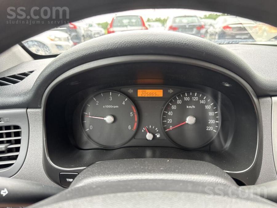 Grey Kia Rio 2010 in Talsi, with an engine capacity of 1.50 L and mileage of 206 thousand km for 3000 €, photo 17 on AUTOMOTO.COM.LV