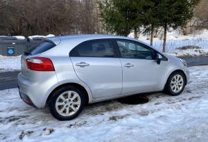Pelēks Kia Rio 2012 Viļņa, ar dzinēja tilpumu 1.40 L un nobraukumu 297 tūkst. km par 1499 €, foto 6 vietnē AUTOMOTO.COM.LV