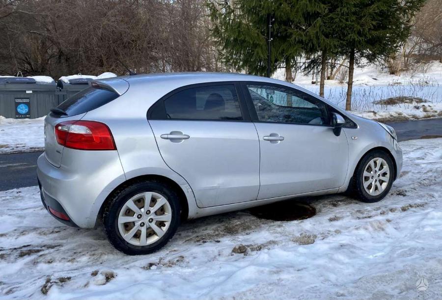 Pelēks Kia Rio 2012 Viļņa, ar dzinēja tilpumu 1.40 L un nobraukumu 297 tūkst. km par 1499 €, foto 6 vietnē AUTOMOTO.COM.LV