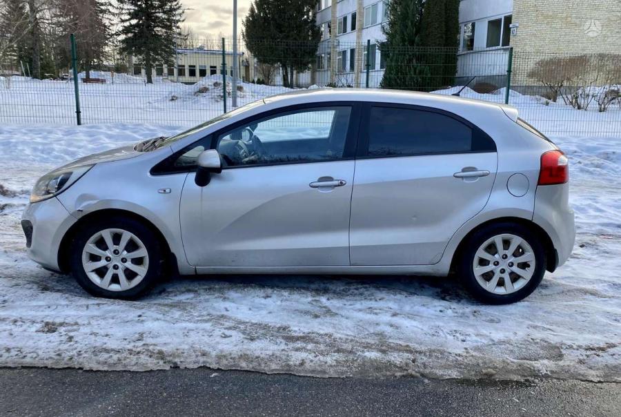 Pelēks Kia Rio 2012 Viļņa, ar dzinēja tilpumu 1.40 L un nobraukumu 297 tūkst. km par 1499 €, foto 7 vietnē AUTOMOTO.COM.LV