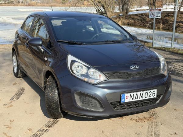 Grey Kia Rio 2012 in Panevezys, with an engine capacity of 1.10 L and mileage of 346 thousand km for 2400 €, photo 3 on AUTOMOTO.COM.LV