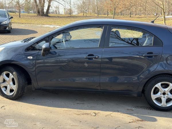 Grey Kia Rio 2012 in Panevezys, with an engine capacity of 1.10 L and mileage of 346 thousand km for 2400 €, photo 8 on AUTOMOTO.COM.LV