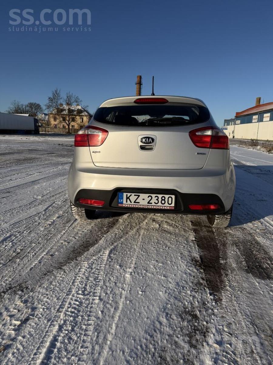 Grey Kia Rio 2013 in Jekabpils, with an engine capacity of 1.10 L and mileage of 257 thousand km for 3000 €, photo 5 on AUTOMOTO.COM.LV