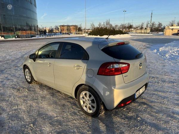 Pelēks Kia Rio 2013 Šauļi, ar dzinēja tilpumu 1.12 L un nobraukumu 192 tūkst. km par 2700 €, foto 4 vietnē AUTOMOTO.COM.LV