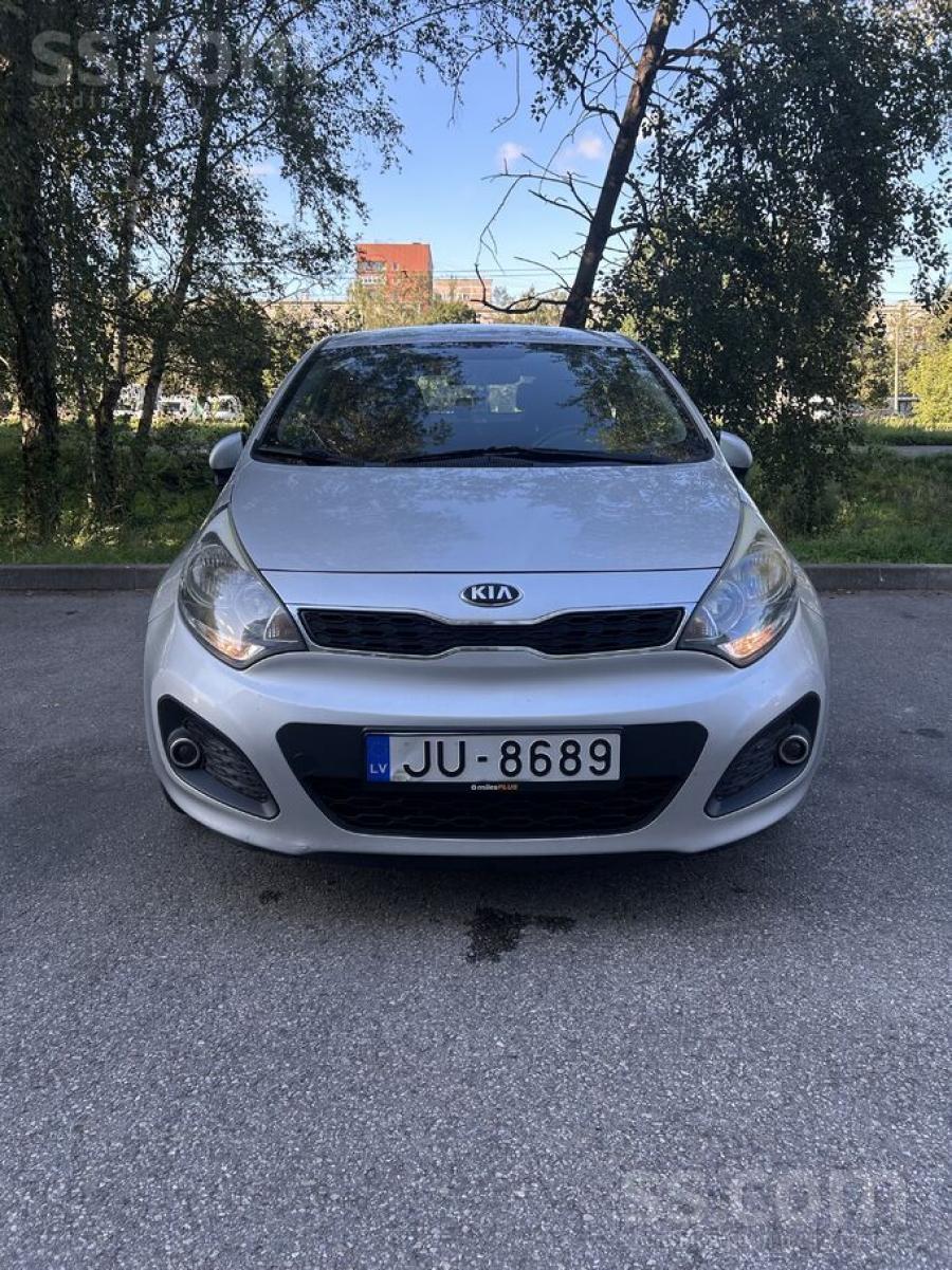 Grey Kia Rio 2013 in Riga, with an engine capacity of 1.10 L and mileage of 300 thousand km for 2450 €, photo 1 on AUTOMOTO.COM.LV