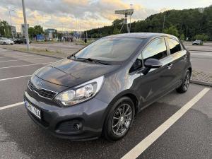 Grey Kia Rio 2013 in Vilnius, with an engine capacity of 1.25 L and mileage of 114 thousand km for 3600 €, photo  on AUTOMOTO.COM.LV