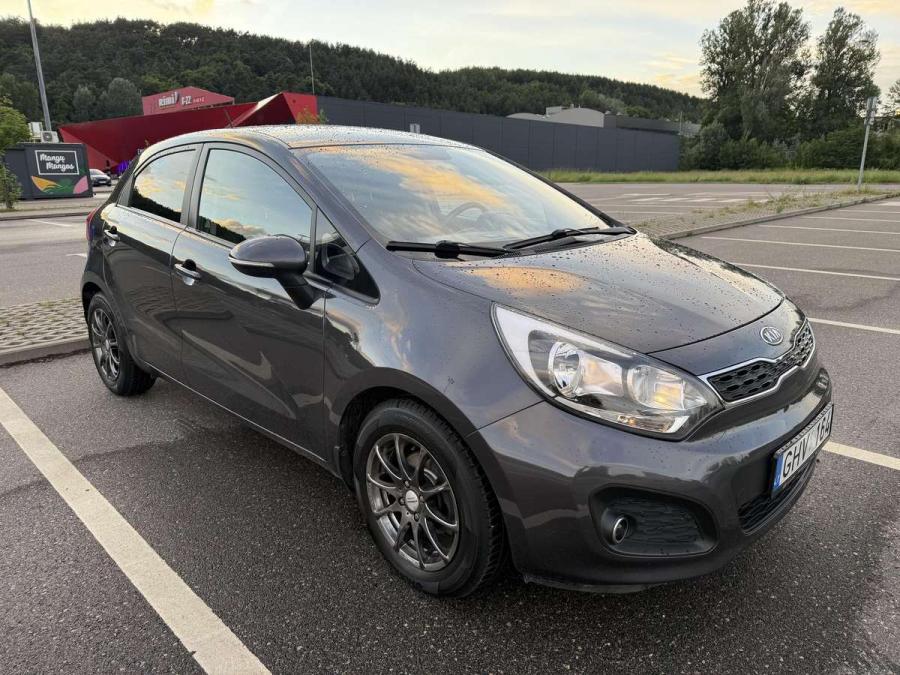 Grey Kia Rio 2013 in Vilnius, with an engine capacity of 1.25 L and mileage of 114 thousand km for 3600 €, photo 4 on AUTOMOTO.COM.LV