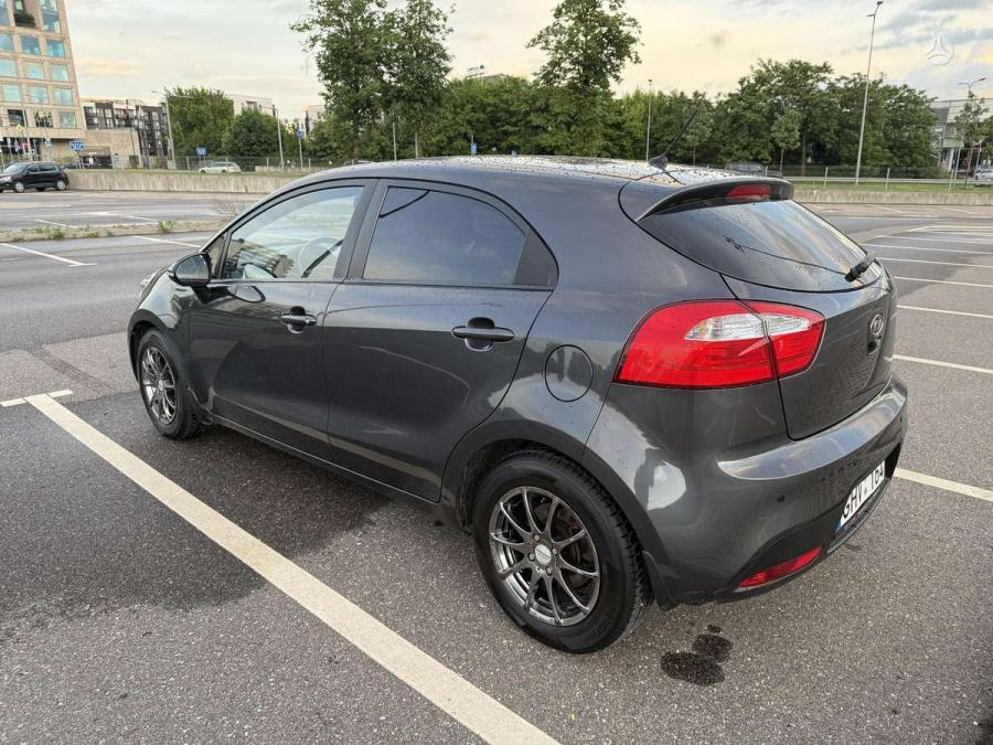 Grey Kia Rio 2013 in Vilnius, with an engine capacity of 1.25 L and mileage of 114 thousand km for 3600 €, photo 5 on AUTOMOTO.COM.LV