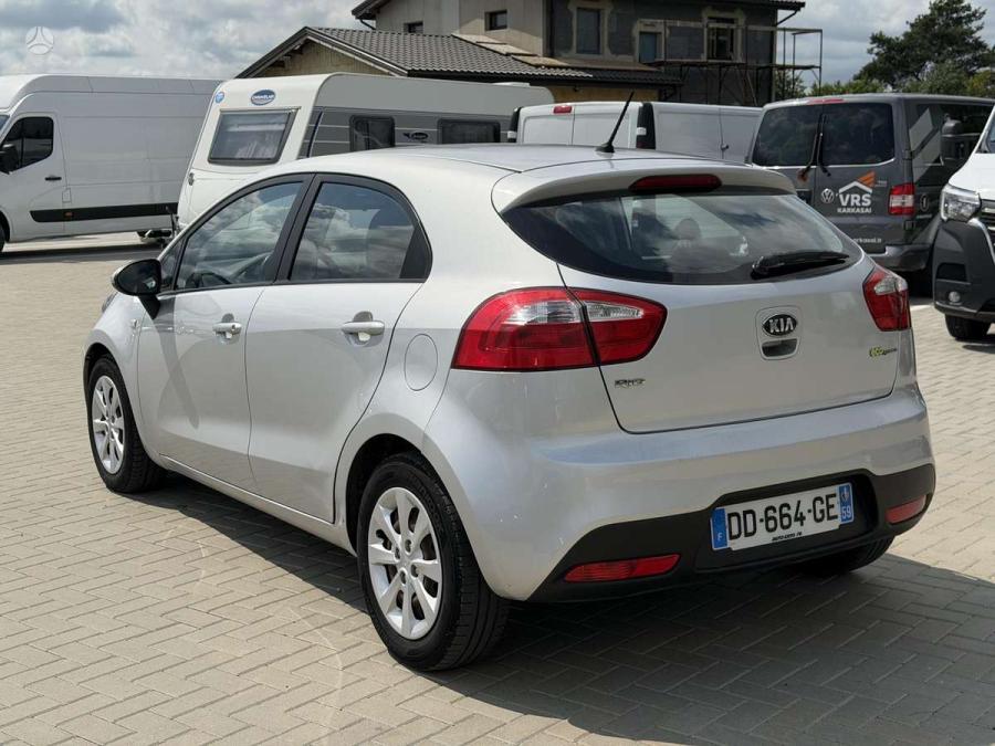 Grey Kia Rio 2014 in Taurage, with an engine capacity of 1.12 L and mileage of 216 thousand km for 2700 €, photo 3 on AUTOMOTO.COM.LV