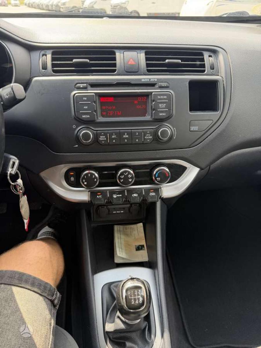 Grey Kia Rio 2014 in Taurage, with an engine capacity of 1.12 L and mileage of 216 thousand km for 2700 €, photo 8 on AUTOMOTO.COM.LV