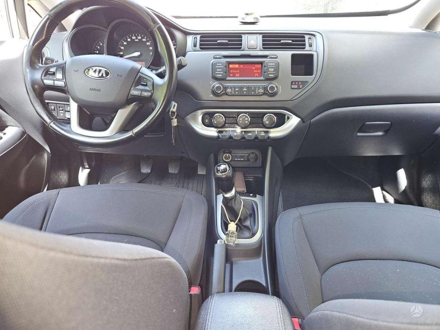 Grey Kia Rio 2014 in Kaunas, with an engine capacity of 1.12 L and mileage of 195 thousand km for 2900 €, photo 5 on AUTOMOTO.COM.LV