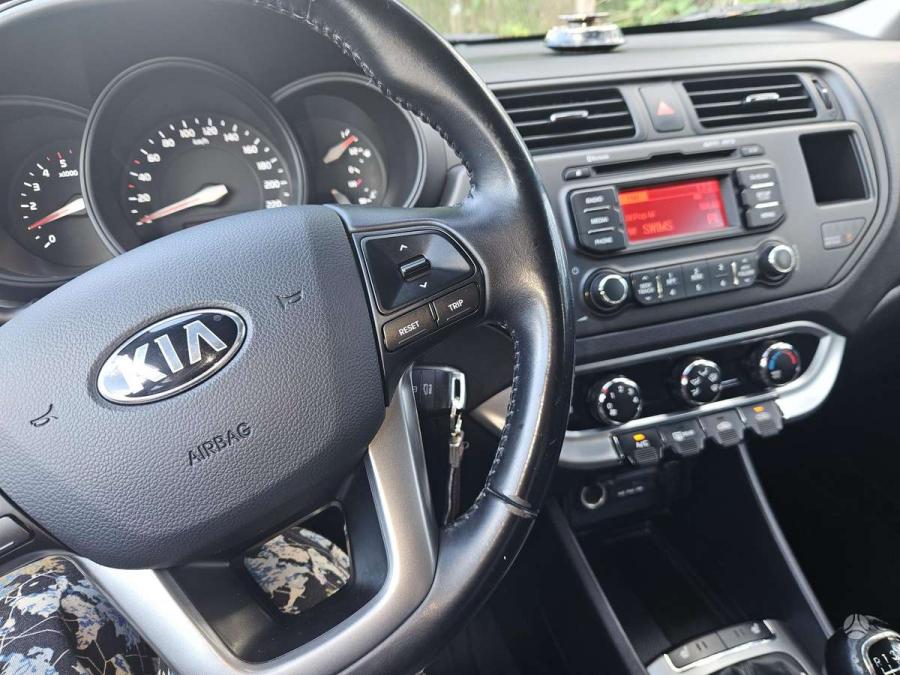 Grey Kia Rio 2014 in Kaunas, with an engine capacity of 1.12 L and mileage of 195 thousand km for 2900 €, photo 8 on AUTOMOTO.COM.LV