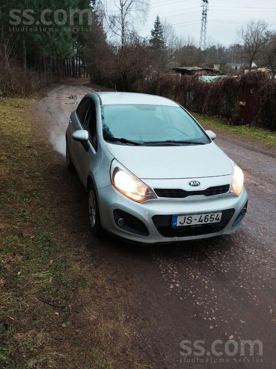 Grey Kia Rio 2014 in Riga, with an engine capacity of 1.10 L and mileage of 229 thousand km for 1500 €, photo 3 on AUTOMOTO.COM.LV