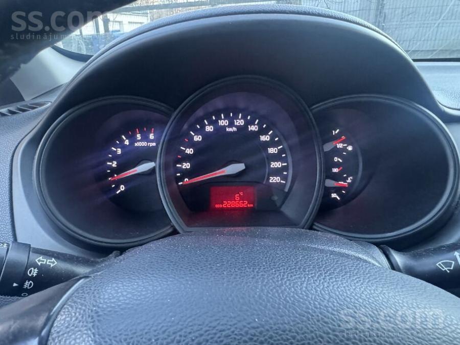Grey Kia Rio 2014 in Riga, with an engine capacity of 1.10 L and mileage of 229 thousand km for 1500 €, photo 9 on AUTOMOTO.COM.LV