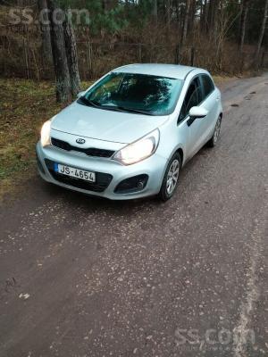 Grey Kia Rio 2014 in Riga, with an engine capacity of 1.10 L and mileage of 229 thousand km for 1500 €, photo 4 on AUTOMOTO.COM.LV