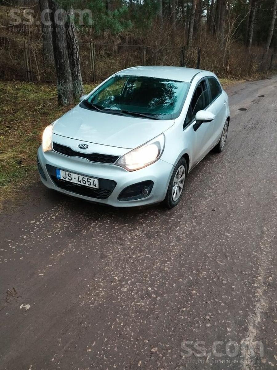 Grey Kia Rio 2014 in Riga, with an engine capacity of 1.10 L and mileage of 229 thousand km for 1500 €, photo 4 on AUTOMOTO.COM.LV