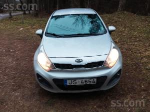 Grey Kia Rio 2014 in Riga, with an engine capacity of 1.10 L and mileage of 229 thousand km for 1500 €, photo 6 on AUTOMOTO.COM.LV
