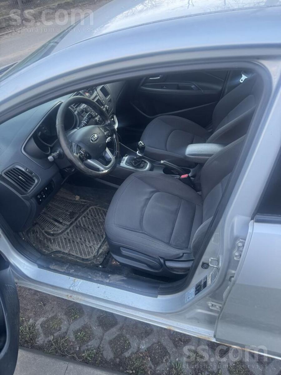 Grey Kia Rio 2014 in Riga, with an engine capacity of 1.10 L and mileage of 229 thousand km for 1500 €, photo 11 on AUTOMOTO.COM.LV