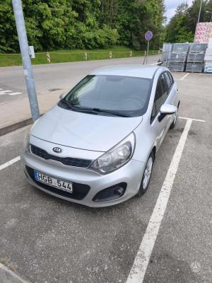 Pelēks Kia Rio 2014 Viļņa, ar dzinēja tilpumu 1.12 L un nobraukumu 324 tūkst. km par 2300 €, foto 3 vietnē AUTOMOTO.COM.LV
