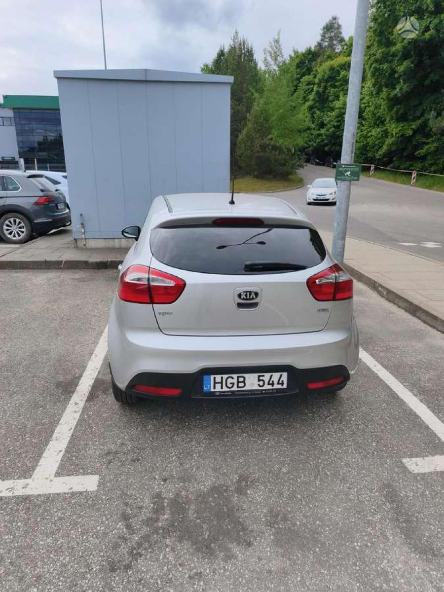 Pelēks Kia Rio 2014 Viļņa, ar dzinēja tilpumu 1.12 L un nobraukumu 324 tūkst. km par 2300 €, foto 4 vietnē AUTOMOTO.COM.LV