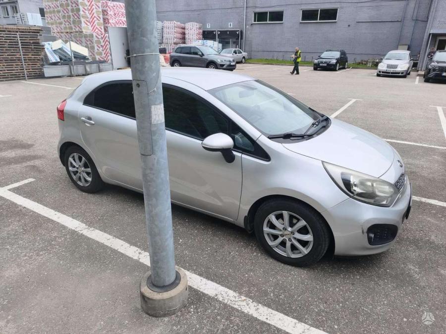 Pelēks Kia Rio 2014 Viļņa, ar dzinēja tilpumu 1.12 L un nobraukumu 324 tūkst. km par 2300 €, foto 5 vietnē AUTOMOTO.COM.LV
