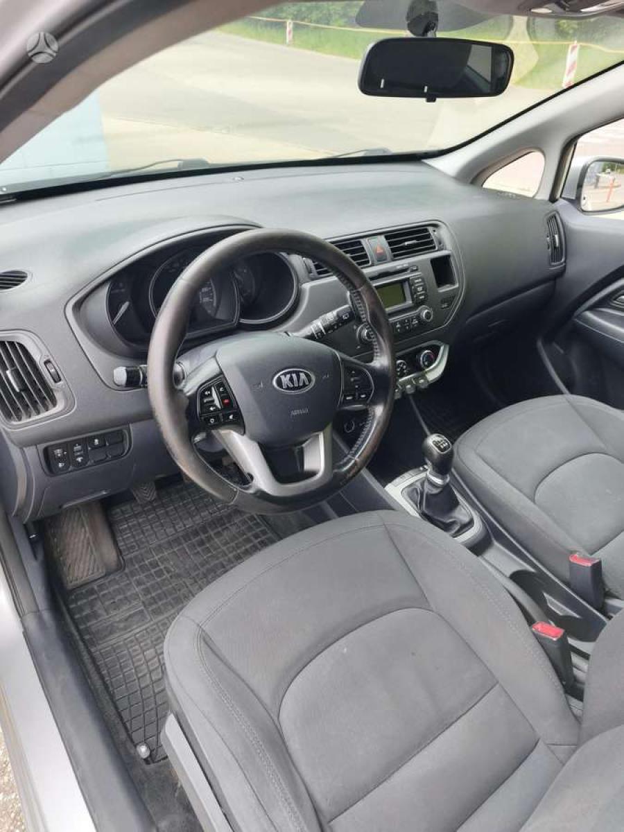 Pelēks Kia Rio 2014 Viļņa, ar dzinēja tilpumu 1.12 L un nobraukumu 324 tūkst. km par 2300 €, foto 7 vietnē AUTOMOTO.COM.LV