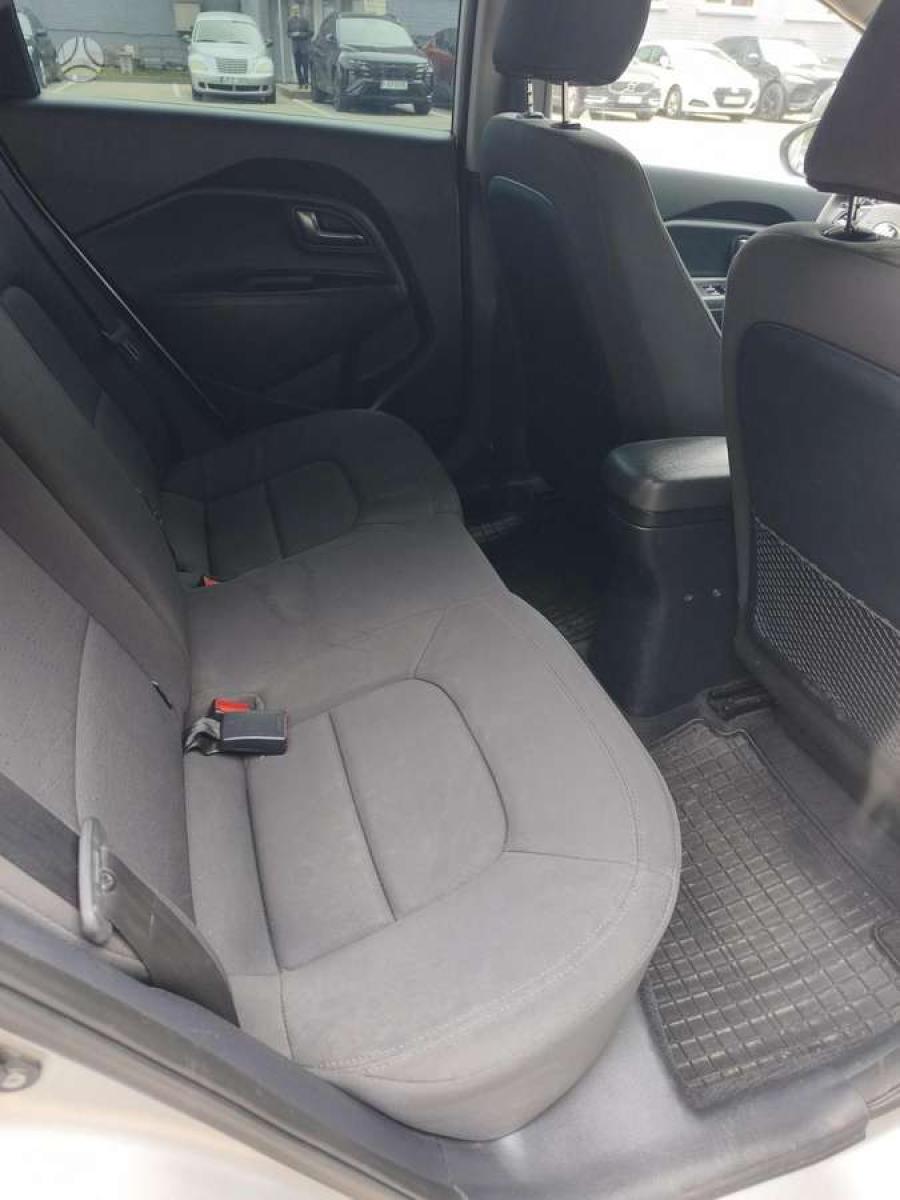 Pelēks Kia Rio 2014 Viļņa, ar dzinēja tilpumu 1.12 L un nobraukumu 324 tūkst. km par 2300 €, foto 9 vietnē AUTOMOTO.COM.LV