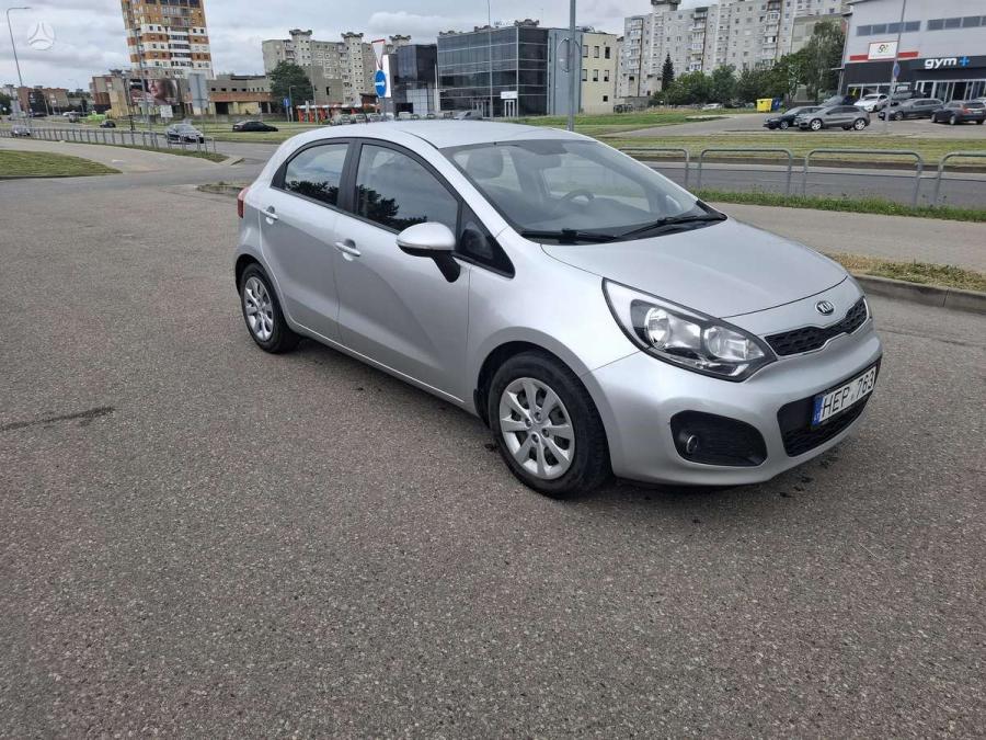 Pelēks Kia Rio 2014 Kauņa, ar dzinēja tilpumu 1.12 L un nobraukumu 148 tūkst. km par 3300 €, foto 4 vietnē AUTOMOTO.COM.LV