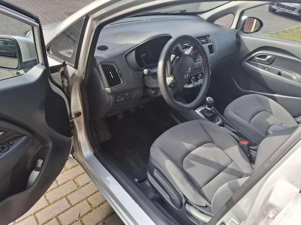 Pelēks Kia Rio 2014 Kauņa, ar dzinēja tilpumu 1.12 L un nobraukumu 148 tūkst. km par 3300 €, foto 4 vietnē AUTOMOTO.COM.LV
