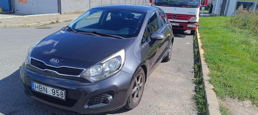 Pelēks Kia Rio 2014 Viļņa, ar dzinēja tilpumu 1.40 L un nobraukumu 211 tūkst. km par 2300 €, foto 3 vietnē AUTOMOTO.COM.LV