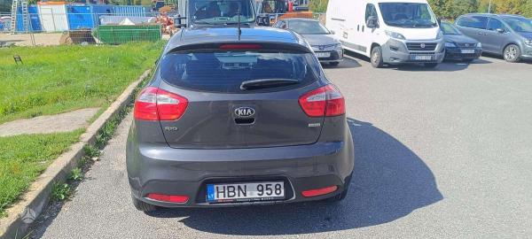 Kia Rio 2014 Viļņa vietnē Pelēks Kia Rio 2014 Viļņa, ar dzinēja tilpumu 1.40 L un nobraukumu 211 tūkst. km par 2300 €, foto 6 vietnē AUTOMOTO.COM.LV