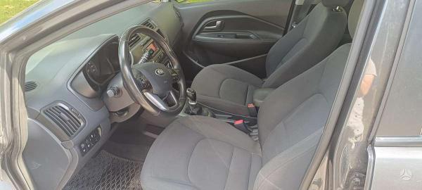 Kia Rio 2014 Viļņa vietnē Pelēks Kia Rio 2014 Viļņa, ar dzinēja tilpumu 1.40 L un nobraukumu 211 tūkst. km par 2300 €, foto 11 vietnē AUTOMOTO.COM.LV