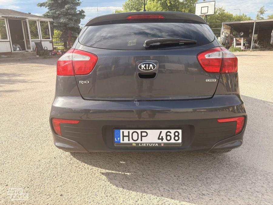 Grey Kia Rio 2015 in Vilnius, with an engine capacity of 1.40 L and mileage of 183 thousand km for 3500 €, photo 4 on AUTOMOTO.COM.LV