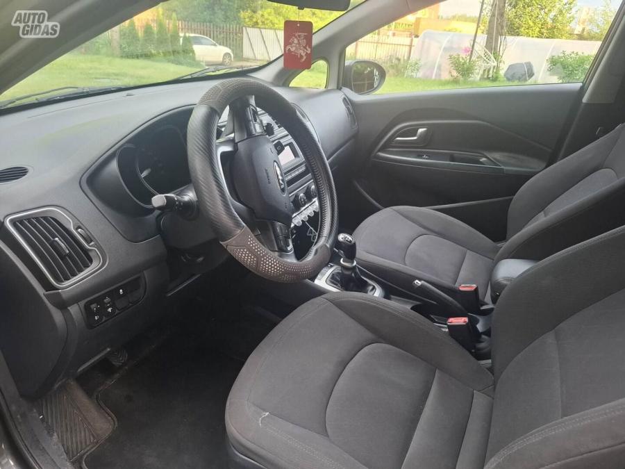 Grey Kia Rio 2015 in Vilnius, with an engine capacity of 1.40 L and mileage of 183 thousand km for 3500 €, photo 7 on AUTOMOTO.COM.LV