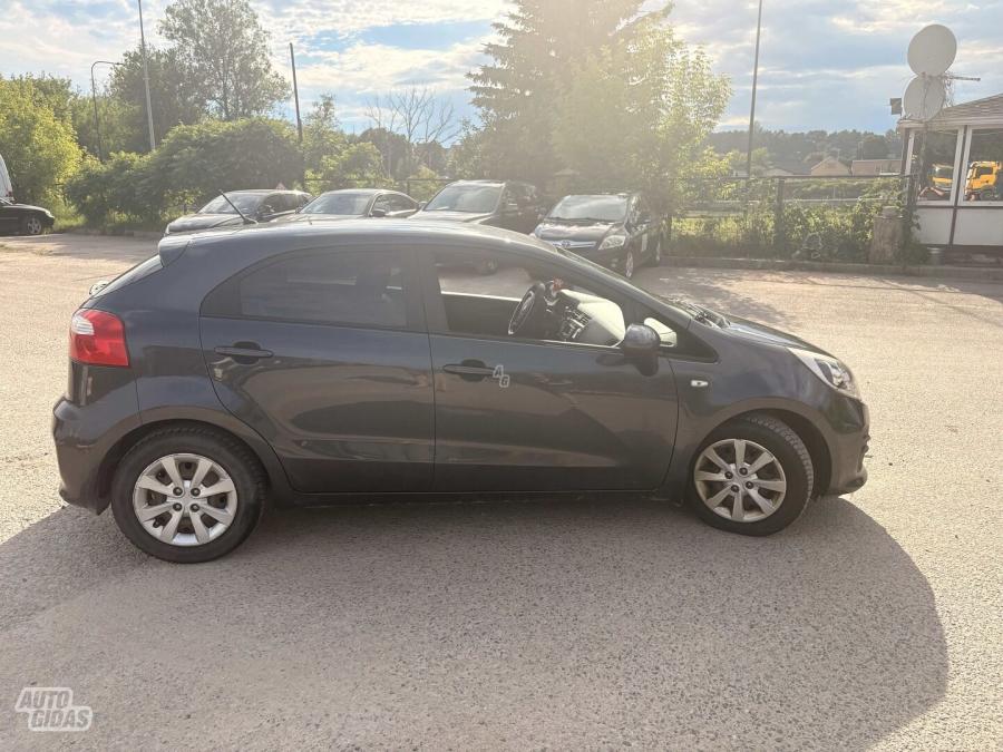 Grey Kia Rio 2015 in Vilnius, with an engine capacity of 1.40 L and mileage of 183 thousand km for 3400 €, photo 5 on AUTOMOTO.COM.LV