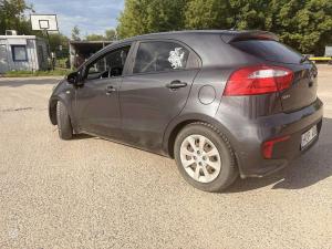 Grey Kia Rio 2015 in Vilnius, with an engine capacity of 1.40 L and mileage of 183 thousand km for 3400 €, photo 3 on AUTOMOTO.COM.LV