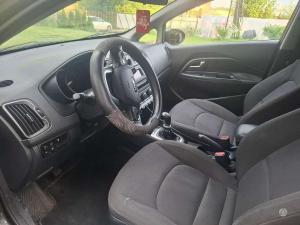 Grey Kia Rio 2015 in Vilnius, with an engine capacity of 1.40 L and mileage of 183 thousand km for 3400 €, photo 8 on AUTOMOTO.COM.LV