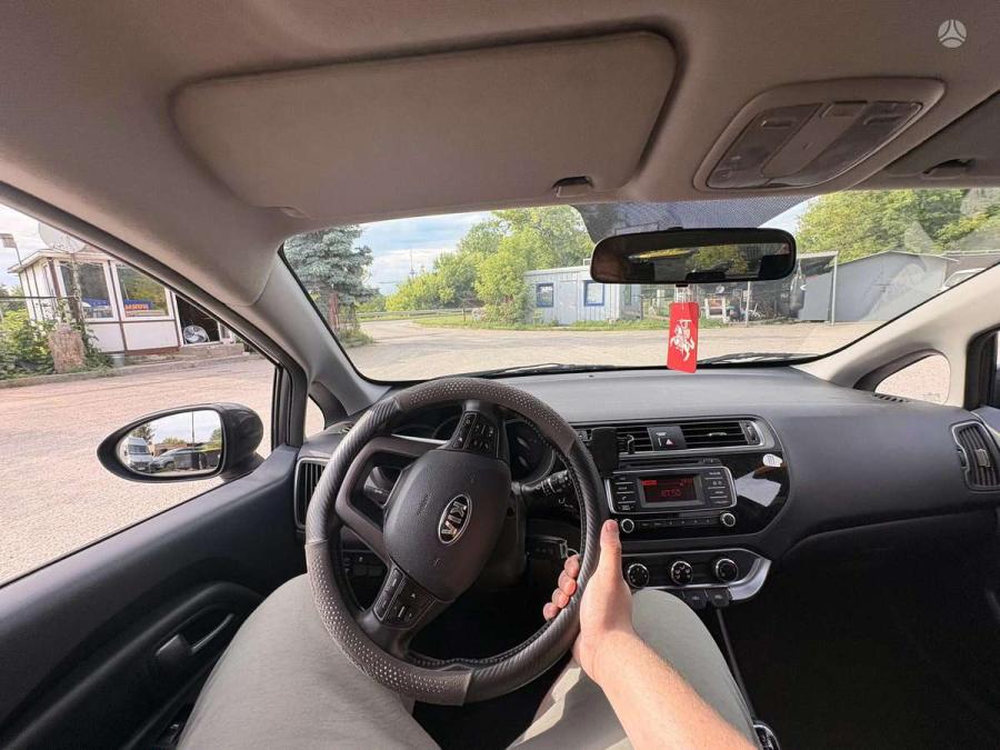 Grey Kia Rio 2015 in Vilnius, with an engine capacity of 1.40 L and mileage of 183 thousand km for 3400 €, photo 9 on AUTOMOTO.COM.LV