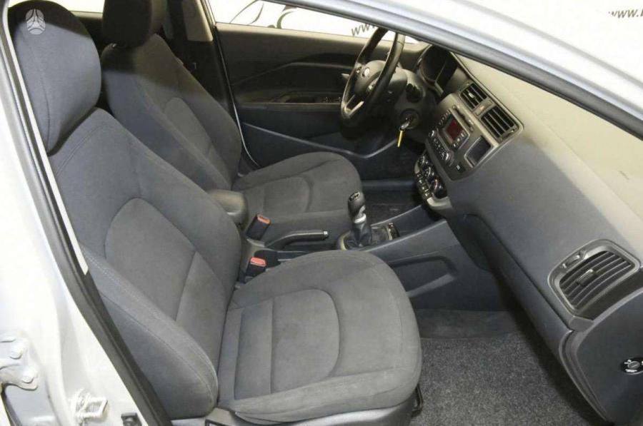 Grey Kia Rio 2015 in Vilnius, with an engine capacity of 1.12 L and mileage of 273 thousand km for 1200 €, photo 6 on AUTOMOTO.COM.LV