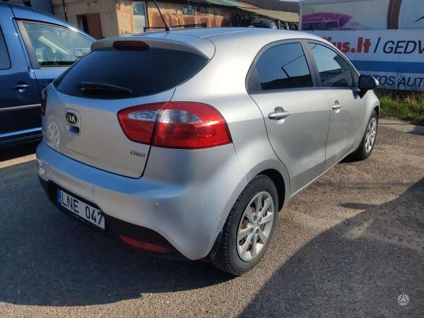 Grey Kia Rio 2015 in Vilnius, with an engine capacity of 1.12 L and mileage of 240 thousand km for 1999 €, photo 6 on AUTOMOTO.COM.LV