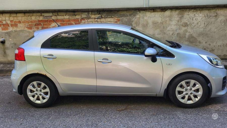 Grey Kia Rio 2015 in Vilnius, with an engine capacity of 1.12 L and mileage of 174 thousand km for 2150 €, photo 3 on AUTOMOTO.COM.LV