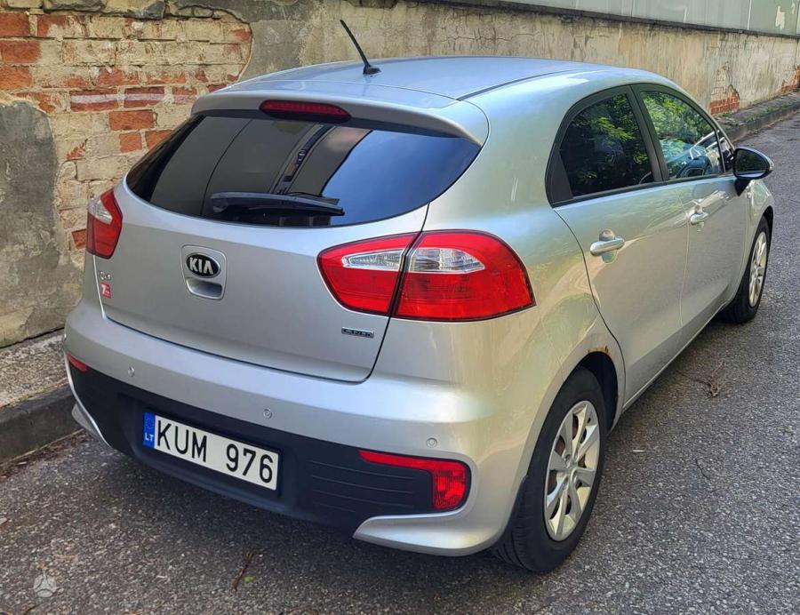 Grey Kia Rio 2015 in Vilnius, with an engine capacity of 1.12 L and mileage of 174 thousand km for 2150 €, photo 5 on AUTOMOTO.COM.LV