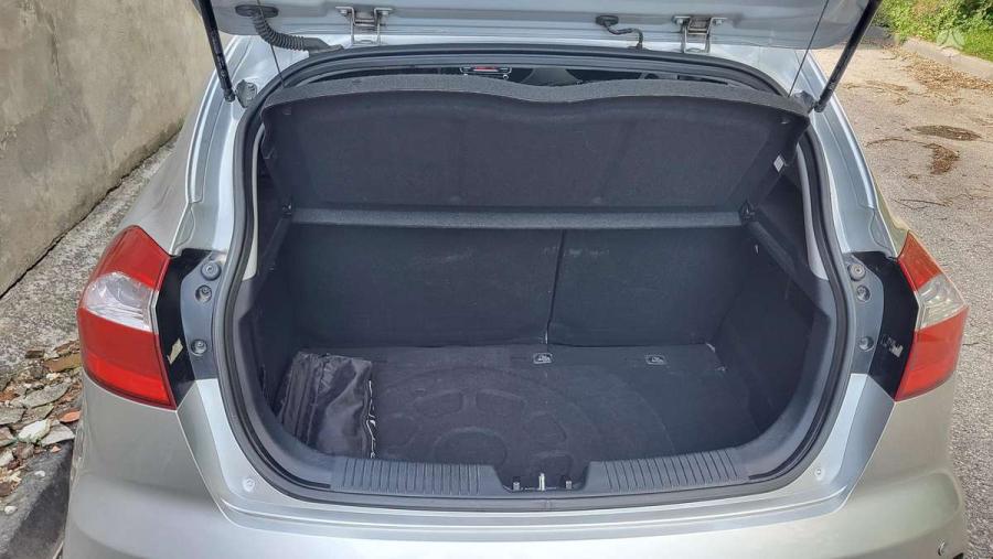 Grey Kia Rio 2015 in Vilnius, with an engine capacity of 1.12 L and mileage of 174 thousand km for 2150 €, photo 9 on AUTOMOTO.COM.LV